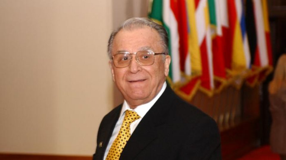Ion Iliescu – Biografia primului președinte al României post-comuniste ...