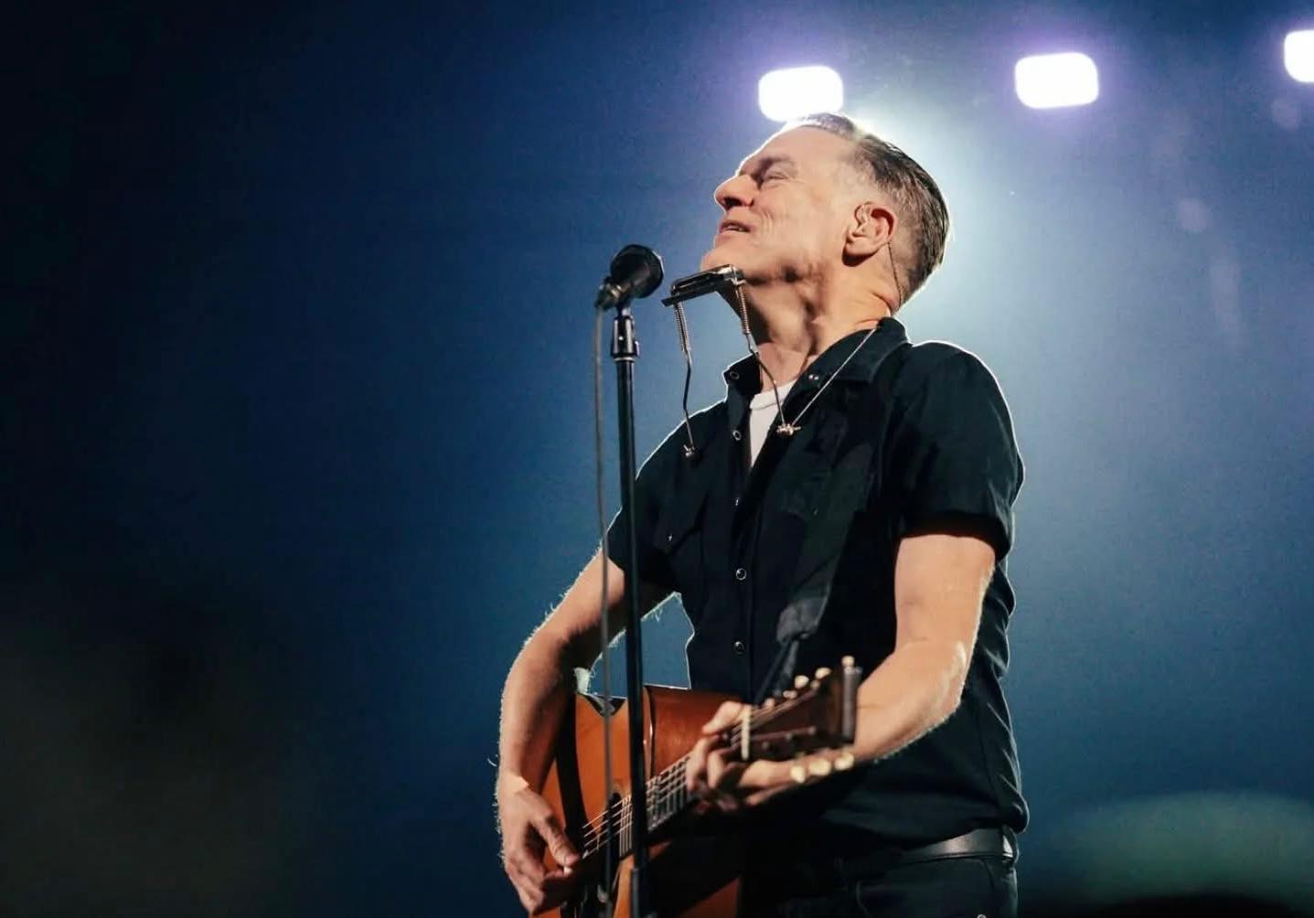 Bryan Adams revine în România pentru un concert special